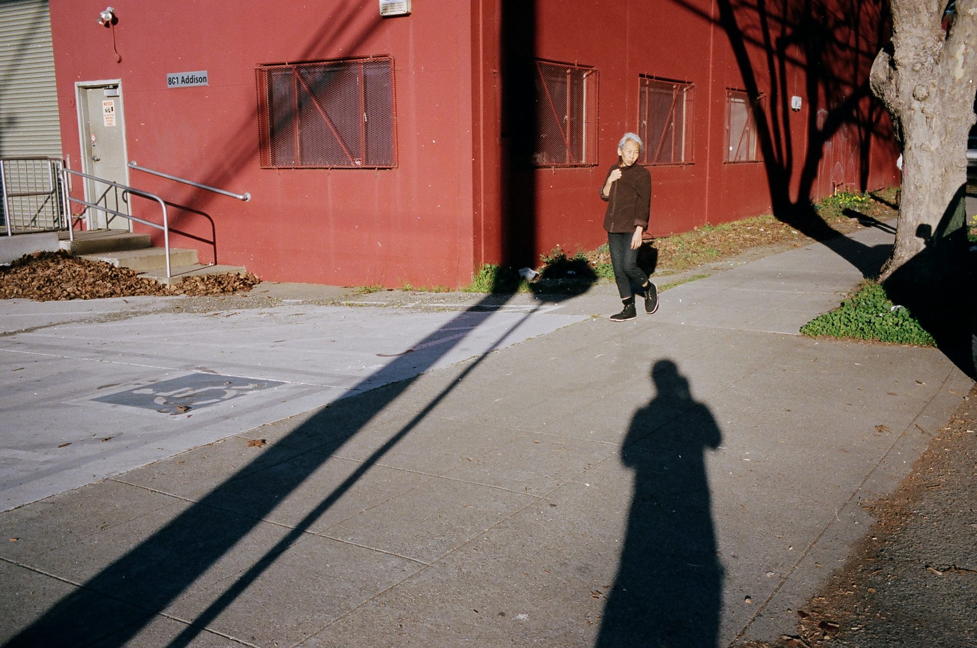 The Spirit of the Flaneur in Street Photography – ERIC KIM