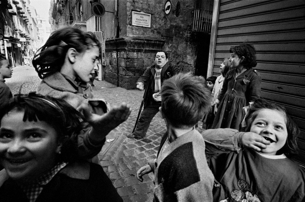 16 Bruno Barbey Street Photography Composition Lessons – ERIC KIM